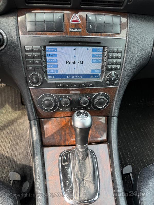 Black Mercedes-Benz C-Class 2005 in Tallinn, with an engine capacity of 1.80 L and mileage of 329 thousand km for 1300 €, photo 5 on AUTOMOTO.COM.LV