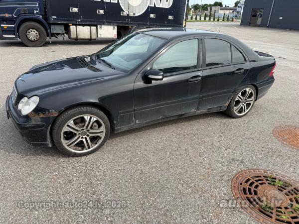 Black Mercedes-Benz C-Class 2005 in Tallinn, with an engine capacity of 1.80 L and mileage of 329 thousand km for 1300 €, photo 10 on AUTOMOTO.COM.LV