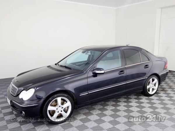 Black Mercedes-Benz C-Class 2005 in Tallinn, with an engine capacity of 3.00 L and mileage of 309 thousand km for 2299 €, photo 3 on AUTOMOTO.COM.LV