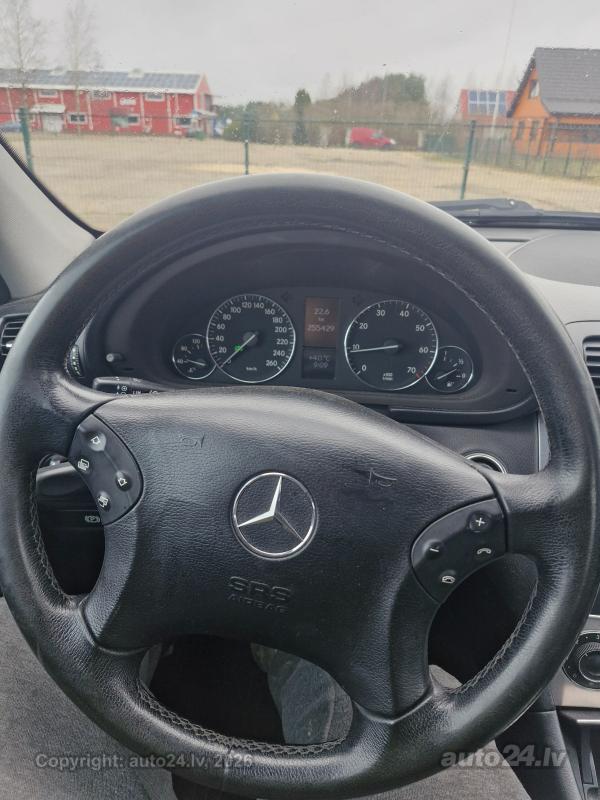 Melns Mercedes-Benz C-Class 2006 Valga, ar dzinēja tilpumu 1.80 L un nobraukumu 256 tūkst. km par 1999 €, foto 9 vietnē AUTOMOTO.COM.LV