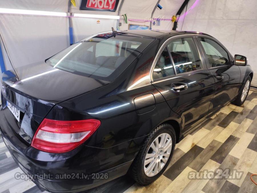 Melns Mercedes-Benz C-Class 2007 Tallina, ar dzinēja tilpumu 1.80 L un nobraukumu 207 tūkst. km par 4299 €, foto 3 vietnē AUTOMOTO.COM.LV