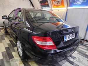 Melns Mercedes-Benz C-Class 2007 Tallina, ar dzinēja tilpumu 1.80 L un nobraukumu 207 tūkst. km par 4299 €, foto 4 vietnē AUTOMOTO.COM.LV