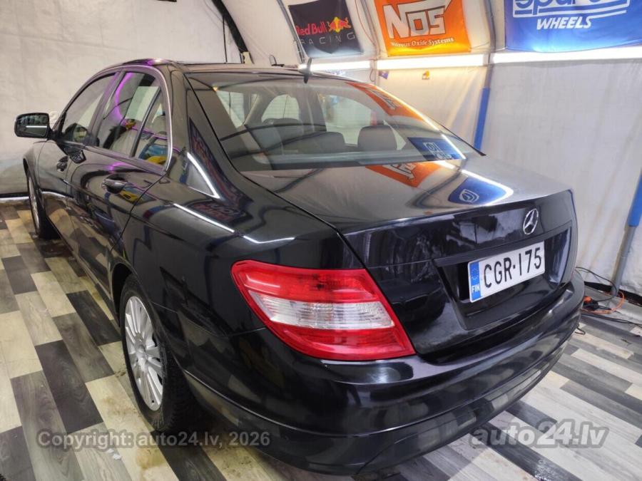 Melns Mercedes-Benz C-Class 2007 Tallina, ar dzinēja tilpumu 1.80 L un nobraukumu 207 tūkst. km par 4299 €, foto 4 vietnē AUTOMOTO.COM.LV