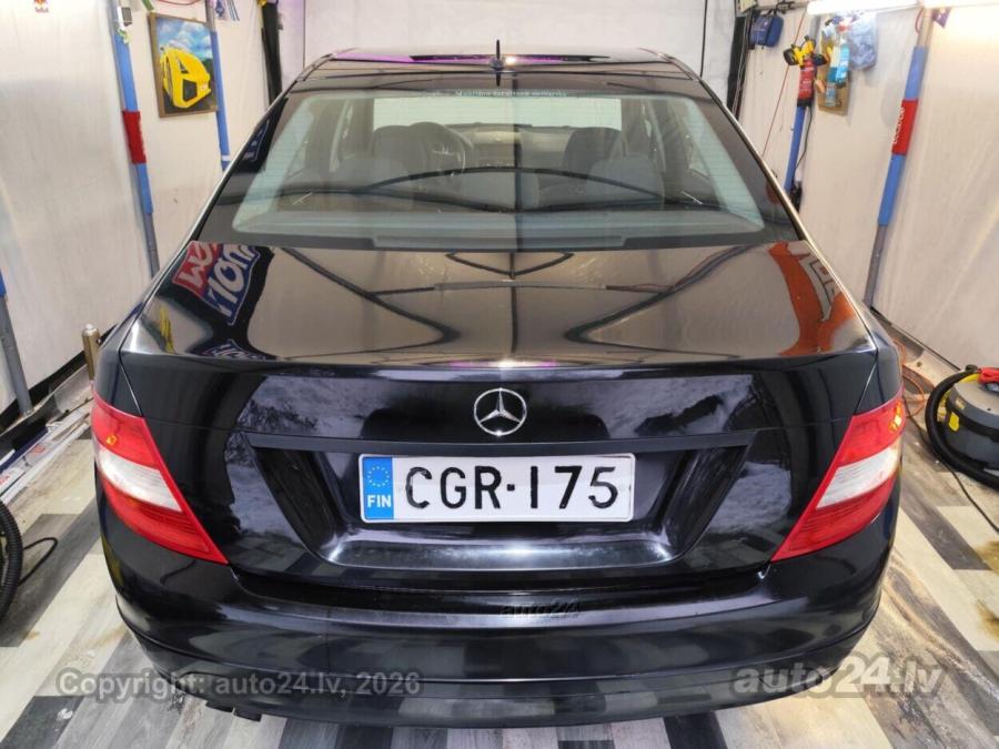Melns Mercedes-Benz C-Class 2007 Tallina, ar dzinēja tilpumu 1.80 L un nobraukumu 207 tūkst. km par 4299 €, foto 5 vietnē AUTOMOTO.COM.LV