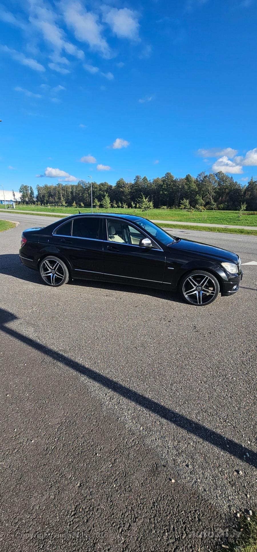 Melns Mercedes-Benz C-Class 2007 Pērnava, ar dzinēja tilpumu 3.00 L un nobraukumu 317 tūkst. km par 6699 €, foto 1 vietnē AUTOMOTO.COM.LV