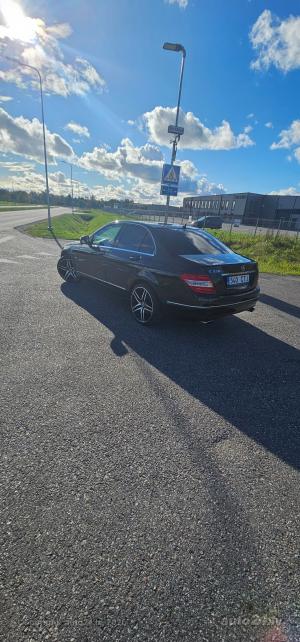 Melns Mercedes-Benz C-Class 2007 Pērnava, ar dzinēja tilpumu 3.00 L un nobraukumu 317 tūkst. km par 6699 €, foto 3 vietnē AUTOMOTO.COM.LV