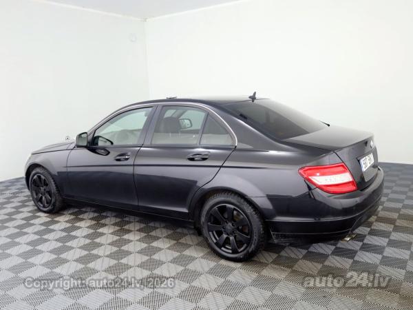 Black Mercedes-Benz C-Class 2007 in Tallinn, with an engine capacity of 2.10 L and mileage of 466 thousand km for 2699 €, photo 4 on AUTOMOTO.COM.LV