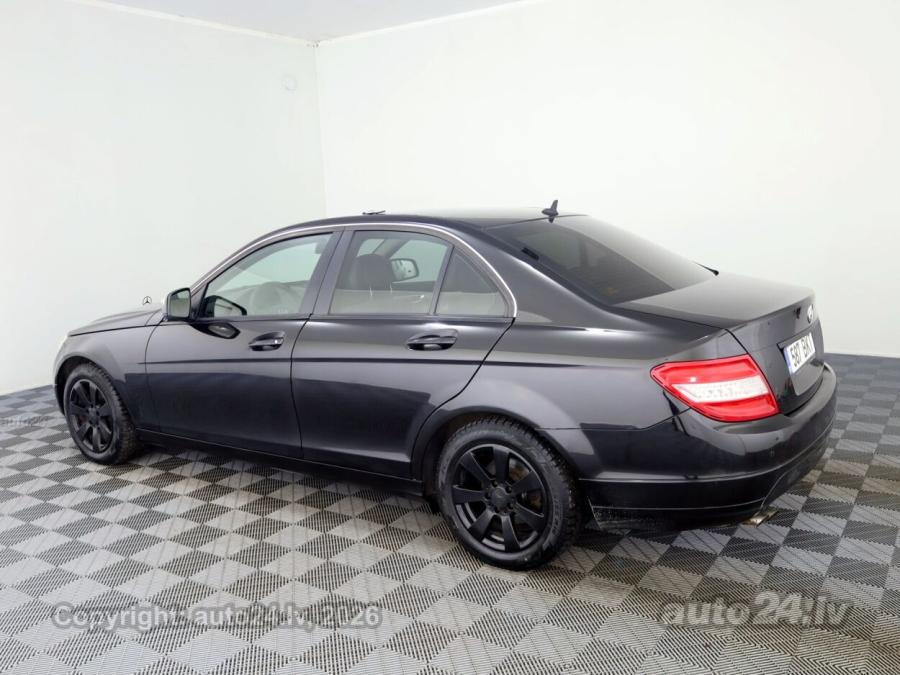 Black Mercedes-Benz C-Class 2007 in Tallinn, with an engine capacity of 2.10 L and mileage of 466 thousand km for 2699 €, photo 4 on AUTOMOTO.COM.LV