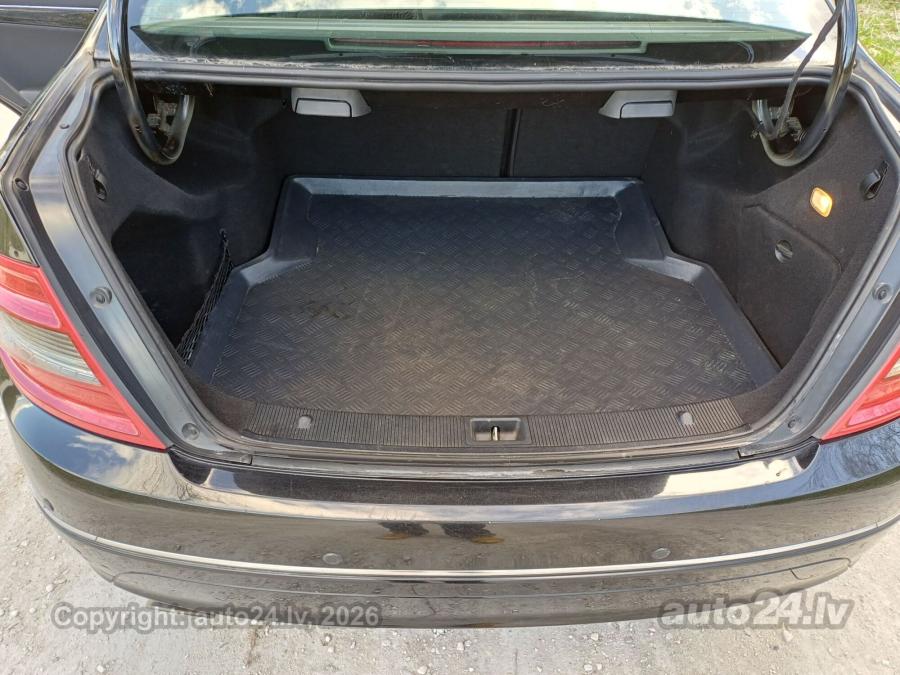 Melns Mercedes-Benz C-Class 2007 Paide, ar dzinēja tilpumu 2.10 L un nobraukumu 289 tūkst. km par 5500 €, foto 11 vietnē AUTOMOTO.COM.LV