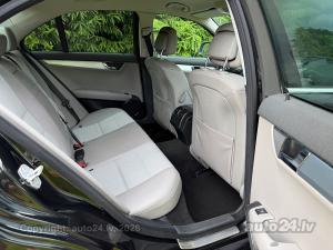 Black Mercedes-Benz C-Class 2007 in Tallinn, with an engine capacity of 1.80 L and mileage of 262 thousand km for 5400 €, photo 15 on AUTOMOTO.COM.LV