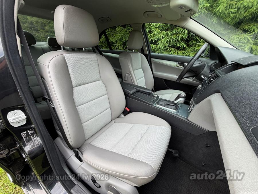 Black Mercedes-Benz C-Class 2007 in Tallinn, with an engine capacity of 1.80 L and mileage of 262 thousand km for 5400 €, photo 19 on AUTOMOTO.COM.LV