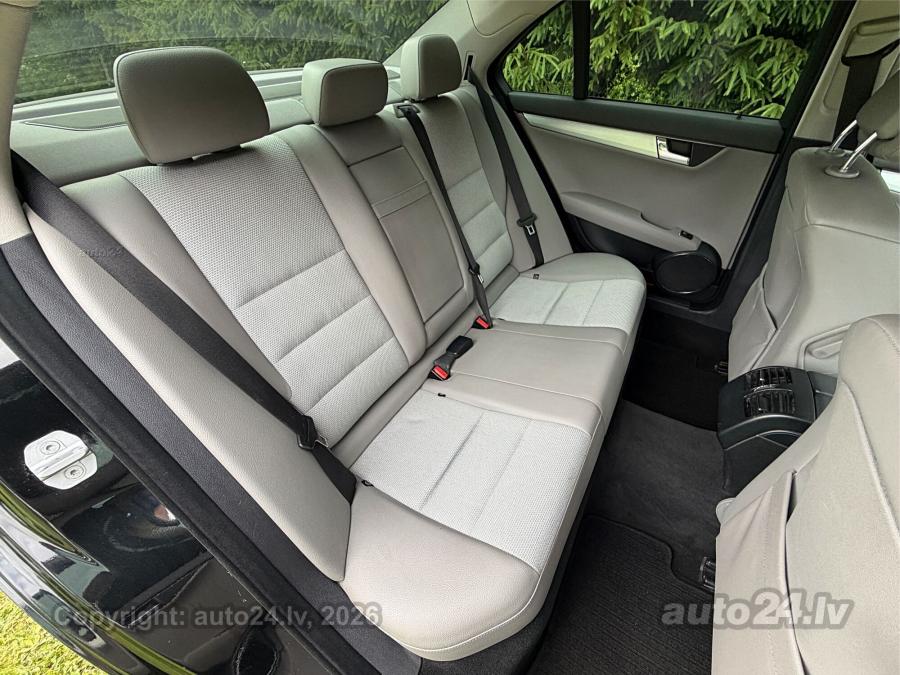 Black Mercedes-Benz C-Class 2007 in Tallinn, with an engine capacity of 1.80 L and mileage of 262 thousand km for 5400 €, photo 20 on AUTOMOTO.COM.LV