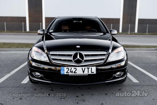 Melns Mercedes-Benz C-Class 2008 Tallina, ar dzinēja tilpumu 3.00 L un nobraukumu 329 tūkst. km par 4999 €, foto 2 vietnē AUTOMOTO.COM.LV