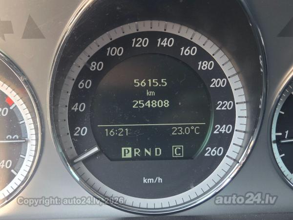 Black Mercedes-Benz C-Class 2009 in Tallinn, with an engine capacity of 2.10 L and mileage of 255 thousand km for 4999 €, photo 7 on AUTOMOTO.COM.LV