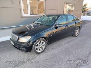Melns Mercedes-Benz C-Class 2010 Tallina, ar dzinēja tilpumu 2.10 L un nobraukumu 288 tūkst. km par 5900 €, foto  vietnē AUTOMOTO.COM.LV