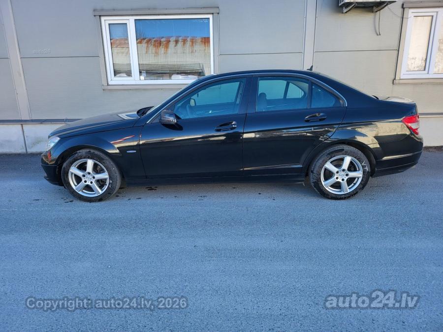 Melns Mercedes-Benz C-Class 2010 Tallina, ar dzinēja tilpumu 2.10 L un nobraukumu 290 tūkst. km par 5390 €, foto 3 vietnē AUTOMOTO.COM.LV