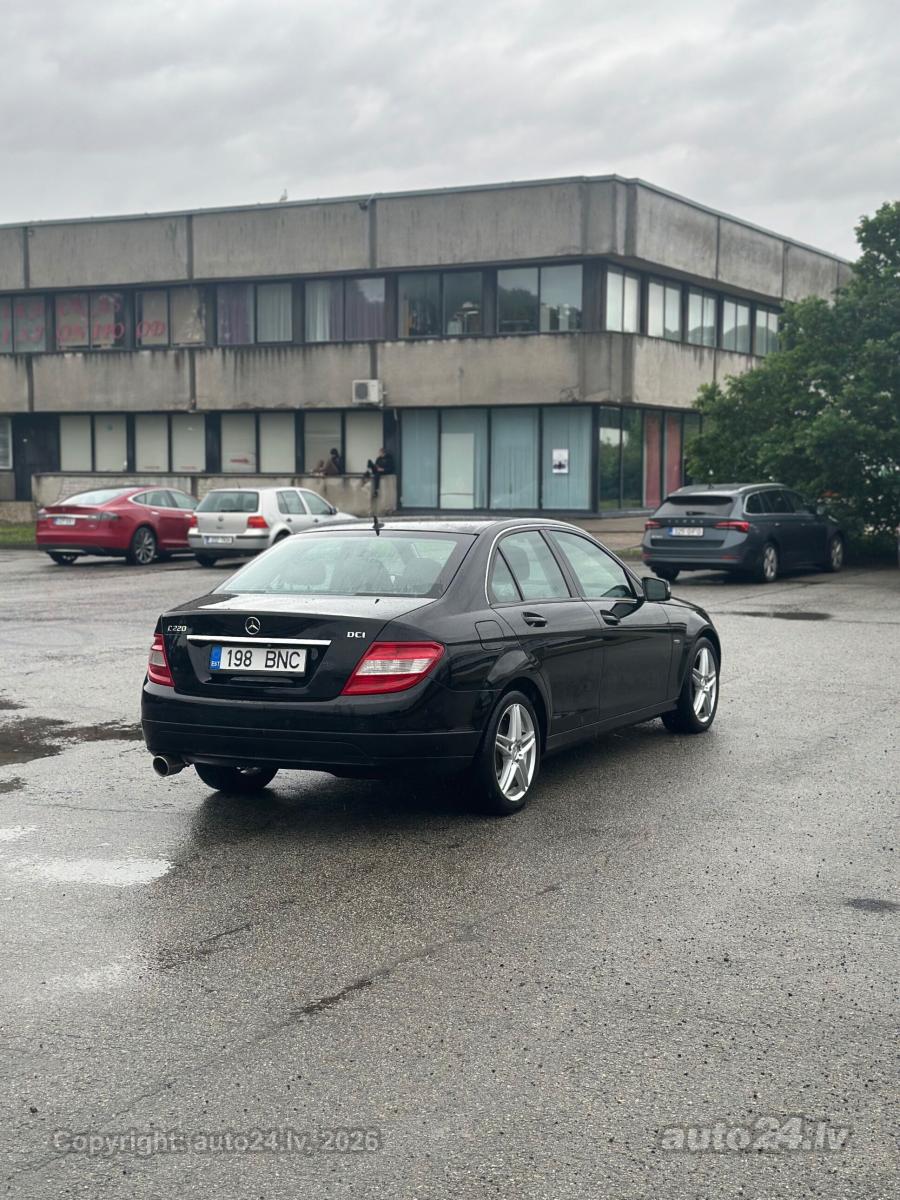 Melns Mercedes-Benz C-Class 2010 Tallina, ar dzinēja tilpumu 2.10 L un nobraukumu 154 tūkst. km par 6999 €, foto 3 vietnē AUTOMOTO.COM.LV
