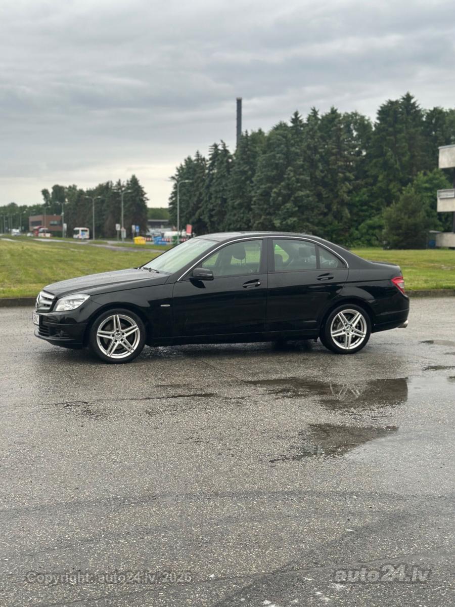 Melns Mercedes-Benz C-Class 2010 Tallina, ar dzinēja tilpumu 2.10 L un nobraukumu 154 tūkst. km par 6999 €, foto 4 vietnē AUTOMOTO.COM.LV