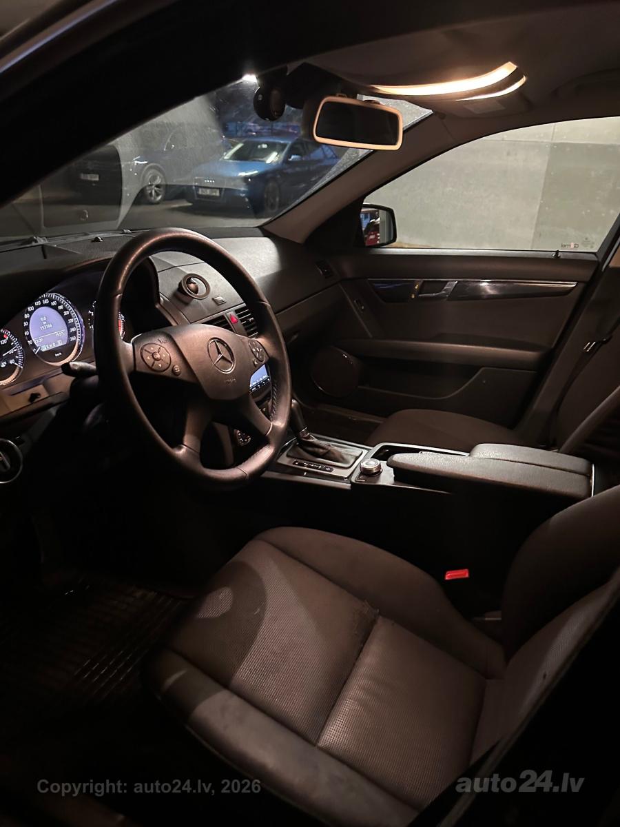 Melns Mercedes-Benz C-Class 2010 Tallina, ar dzinēja tilpumu 2.10 L un nobraukumu 154 tūkst. km par 6999 €, foto 6 vietnē AUTOMOTO.COM.LV