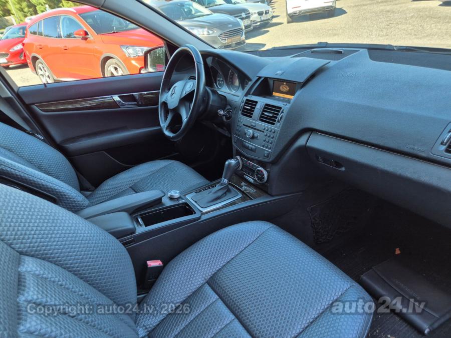 Melns Mercedes-Benz C-Class 2010 Tartu, ar dzinēja tilpumu 2.00 L un nobraukumu 231 tūkst. km par 7790 €, foto 5 vietnē AUTOMOTO.COM.LV