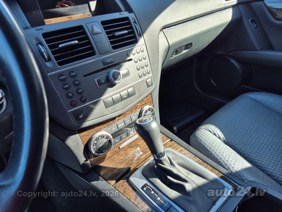 Melns Mercedes-Benz C-Class 2010 Tartu, ar dzinēja tilpumu 2.00 L un nobraukumu 231 tūkst. km par 7790 €, foto 7 vietnē AUTOMOTO.COM.LV