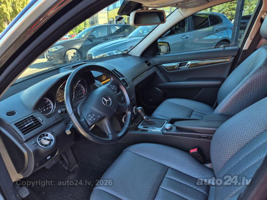Melns Mercedes-Benz C-Class 2010 Tartu, ar dzinēja tilpumu 2.00 L un nobraukumu 231 tūkst. km par 7790 €, foto 11 vietnē AUTOMOTO.COM.LV