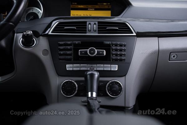 Black Mercedes-Benz C-Class 2011 in Tartu, with an engine capacity of 2.10 L and mileage of 366 thousand km for 8499 €, photo 11 on AUTOMOTO.COM.LV