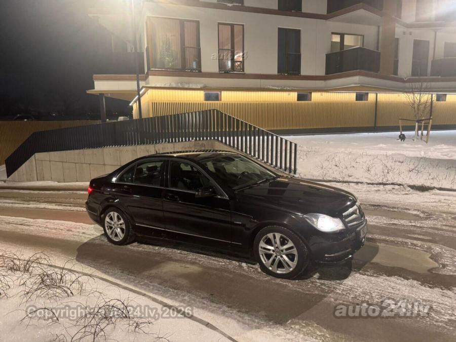 Melns Mercedes-Benz C-Class 2011 Tallina, ar dzinēja tilpumu 1.80 L un nobraukumu 127 tūkst. km par 6899 €, foto 2 vietnē AUTOMOTO.COM.LV
