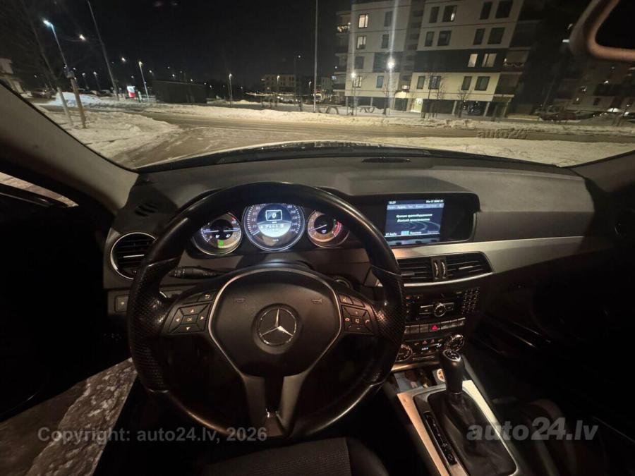 Melns Mercedes-Benz C-Class 2011 Tallina, ar dzinēja tilpumu 1.80 L un nobraukumu 127 tūkst. km par 6899 €, foto 5 vietnē AUTOMOTO.COM.LV