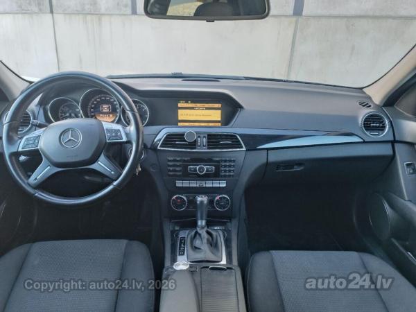 Melns Mercedes-Benz C-Class 2011 Tallina, ar dzinēja tilpumu 2.10 L un nobraukumu 332 tūkst. km par 5999 €, foto 4 vietnē AUTOMOTO.COM.LV