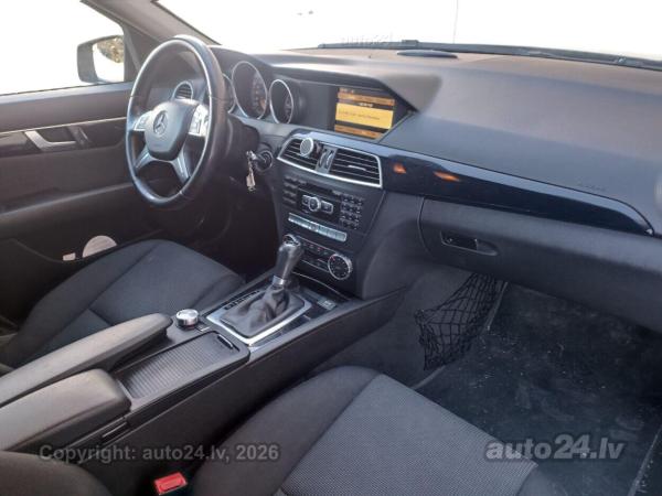 Melns Mercedes-Benz C-Class 2011 Tallina, ar dzinēja tilpumu 2.10 L un nobraukumu 332 tūkst. km par 5999 €, foto 6 vietnē AUTOMOTO.COM.LV