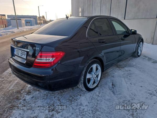 Melns Mercedes-Benz C-Class 2011 Tallina, ar dzinēja tilpumu 2.10 L un nobraukumu 332 tūkst. km par 5999 €, foto 8 vietnē AUTOMOTO.COM.LV