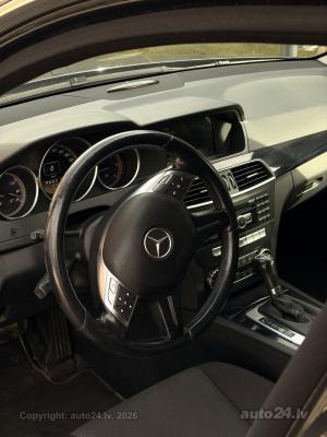 Melns Mercedes-Benz C-Class 2011 Tallina, ar dzinēja tilpumu 2.10 L un nobraukumu 375 tūkst. km par 7400 €, foto 3 vietnē AUTOMOTO.COM.LV
