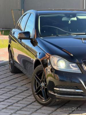Melns Mercedes-Benz C-Class 2011 Tallina, ar dzinēja tilpumu 2.10 L un nobraukumu 375 tūkst. km par 7400 €, foto 4 vietnē AUTOMOTO.COM.LV