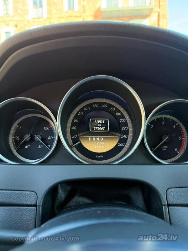 Black Mercedes-Benz C-Class 2011 in Tallinn, with an engine capacity of 2.10 L and mileage of 375 thousand km for 7400 €, photo 4 on AUTOMOTO.COM.LV
