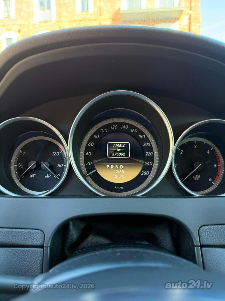 Melns Mercedes-Benz C-Class 2011 Tallina, ar dzinēja tilpumu 2.10 L un nobraukumu 375 tūkst. km par 7400 €, foto 5 vietnē AUTOMOTO.COM.LV