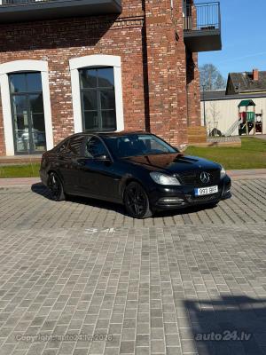 Melns Mercedes-Benz C-Class 2011 Tallina, ar dzinēja tilpumu 2.10 L un nobraukumu 375 tūkst. km par 7400 €, foto 8 vietnē AUTOMOTO.COM.LV
