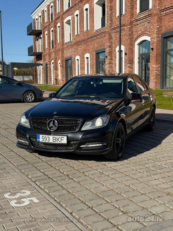 Black Mercedes-Benz C-Class 2011 in Tallinn, with an engine capacity of 2.10 L and mileage of 375 thousand km for 7400 €, photo 8 on AUTOMOTO.COM.LV