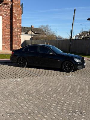 Melns Mercedes-Benz C-Class 2011 Tallina, ar dzinēja tilpumu 2.10 L un nobraukumu 375 tūkst. km par 7400 €, foto 10 vietnē AUTOMOTO.COM.LV