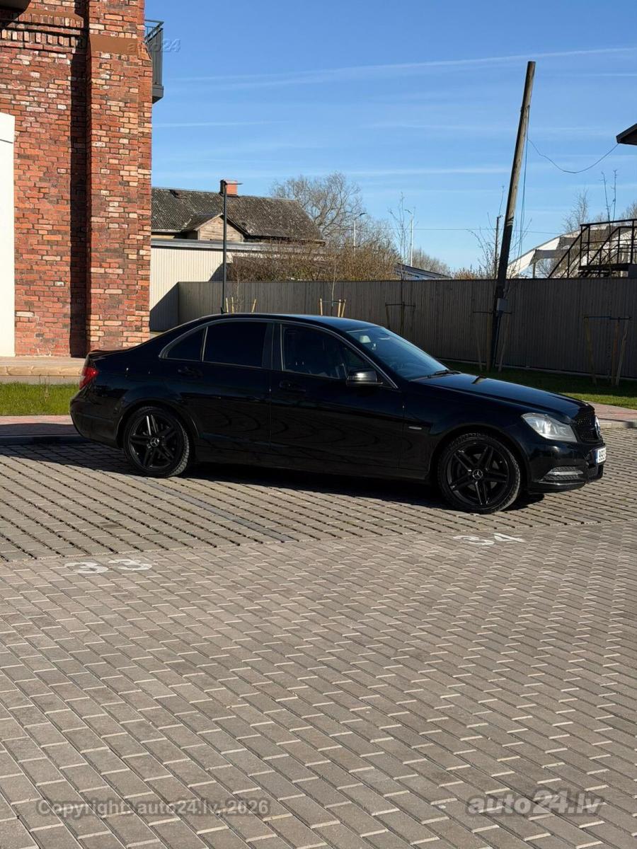Melns Mercedes-Benz C-Class 2011 Tallina, ar dzinēja tilpumu 2.10 L un nobraukumu 375 tūkst. km par 7400 €, foto 10 vietnē AUTOMOTO.COM.LV