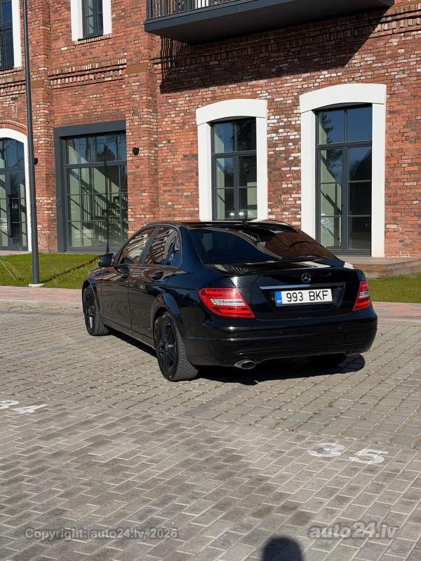 Black Mercedes-Benz C-Class 2011 in Tallinn, with an engine capacity of 2.10 L and mileage of 375 thousand km for 7400 €, photo 10 on AUTOMOTO.COM.LV