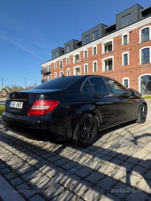 Melns Mercedes-Benz C-Class 2011 Tallina, ar dzinēja tilpumu 2.10 L un nobraukumu 375 tūkst. km par 7400 €, foto 12 vietnē AUTOMOTO.COM.LV
