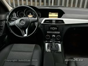 Melns Mercedes-Benz C-Class 2012 Tallina, ar dzinēja tilpumu 2.10 L un nobraukumu 350 tūkst. km par 7000 €, foto 6 vietnē AUTOMOTO.COM.LV