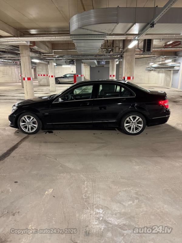 Melns Mercedes-Benz C-Class 2012 Tallina, ar dzinēja tilpumu 1.80 L un nobraukumu 176 tūkst. km par 8000 €, foto 3 vietnē AUTOMOTO.COM.LV