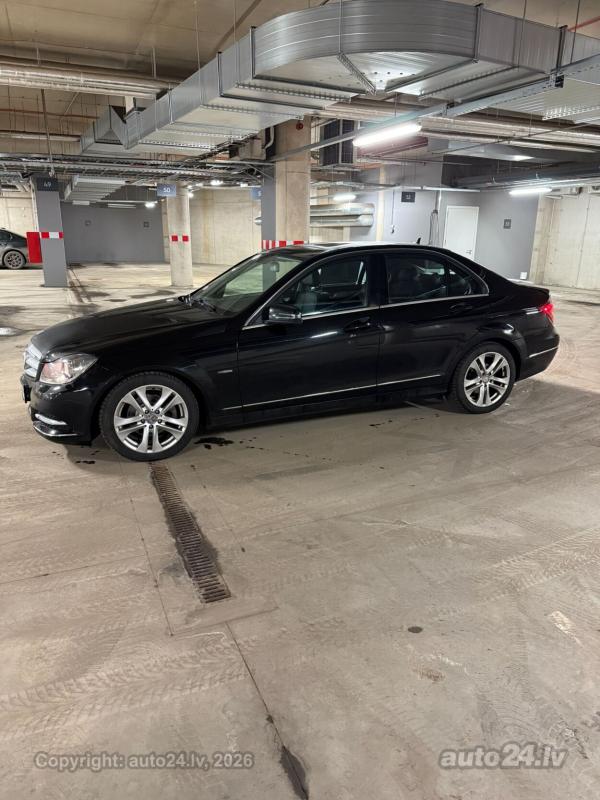 Melns Mercedes-Benz C-Class 2012 Tallina, ar dzinēja tilpumu 1.80 L un nobraukumu 176 tūkst. km par 8000 €, foto 4 vietnē AUTOMOTO.COM.LV