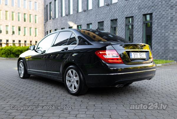 Melns Mercedes-Benz C-Class 2012 Tallina, ar dzinēja tilpumu 2.20 L un nobraukumu 357 tūkst. km par 6999 €, foto 5 vietnē AUTOMOTO.COM.LV