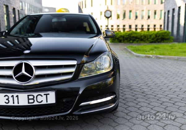 Melns Mercedes-Benz C-Class 2012 Tallina, ar dzinēja tilpumu 2.20 L un nobraukumu 357 tūkst. km par 6999 €, foto 10 vietnē AUTOMOTO.COM.LV