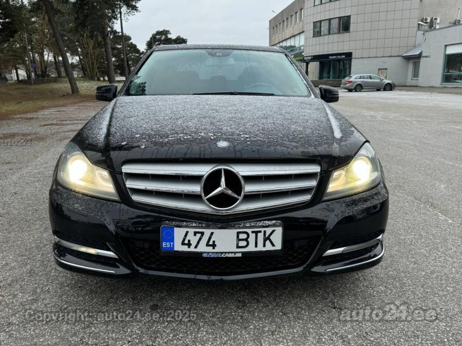 Melns Mercedes-Benz C-Class 2013 Tallina, ar dzinēja tilpumu 2.10 L un nobraukumu 322 tūkst. km par 6950 €, foto 2 vietnē AUTOMOTO.COM.LV