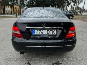 Melns Mercedes-Benz C-Class 2013 Tallina, ar dzinēja tilpumu 2.10 L un nobraukumu 322 tūkst. km par 6950 €, foto 5 vietnē AUTOMOTO.COM.LV