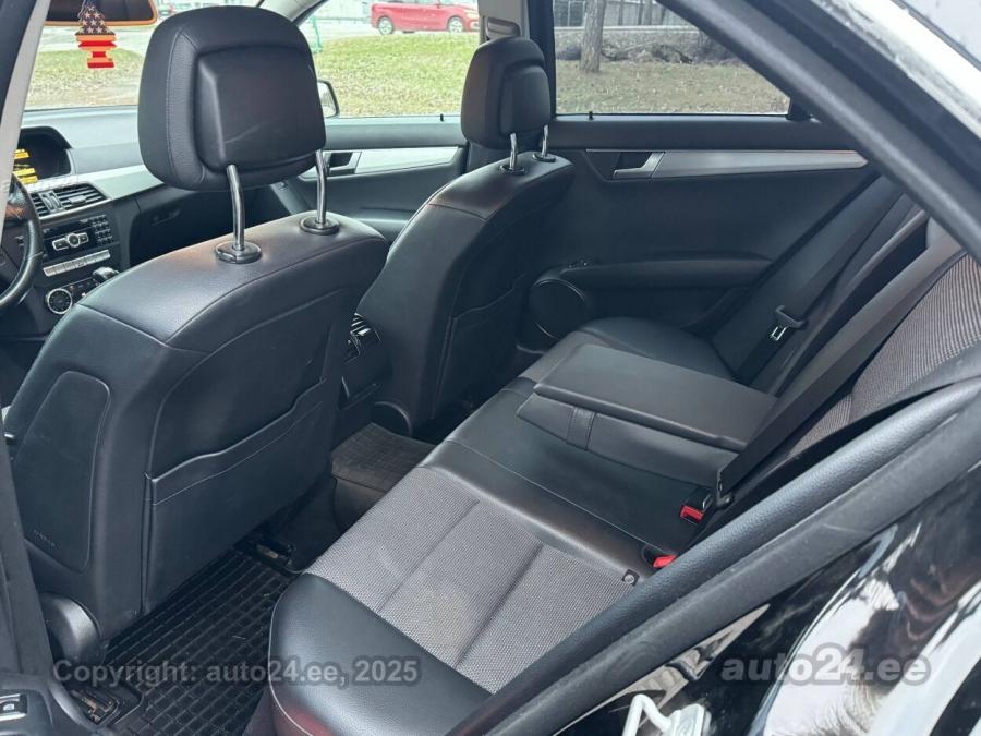 Melns Mercedes-Benz C-Class 2013 Tallina, ar dzinēja tilpumu 2.10 L un nobraukumu 322 tūkst. km par 6950 €, foto 10 vietnē AUTOMOTO.COM.LV